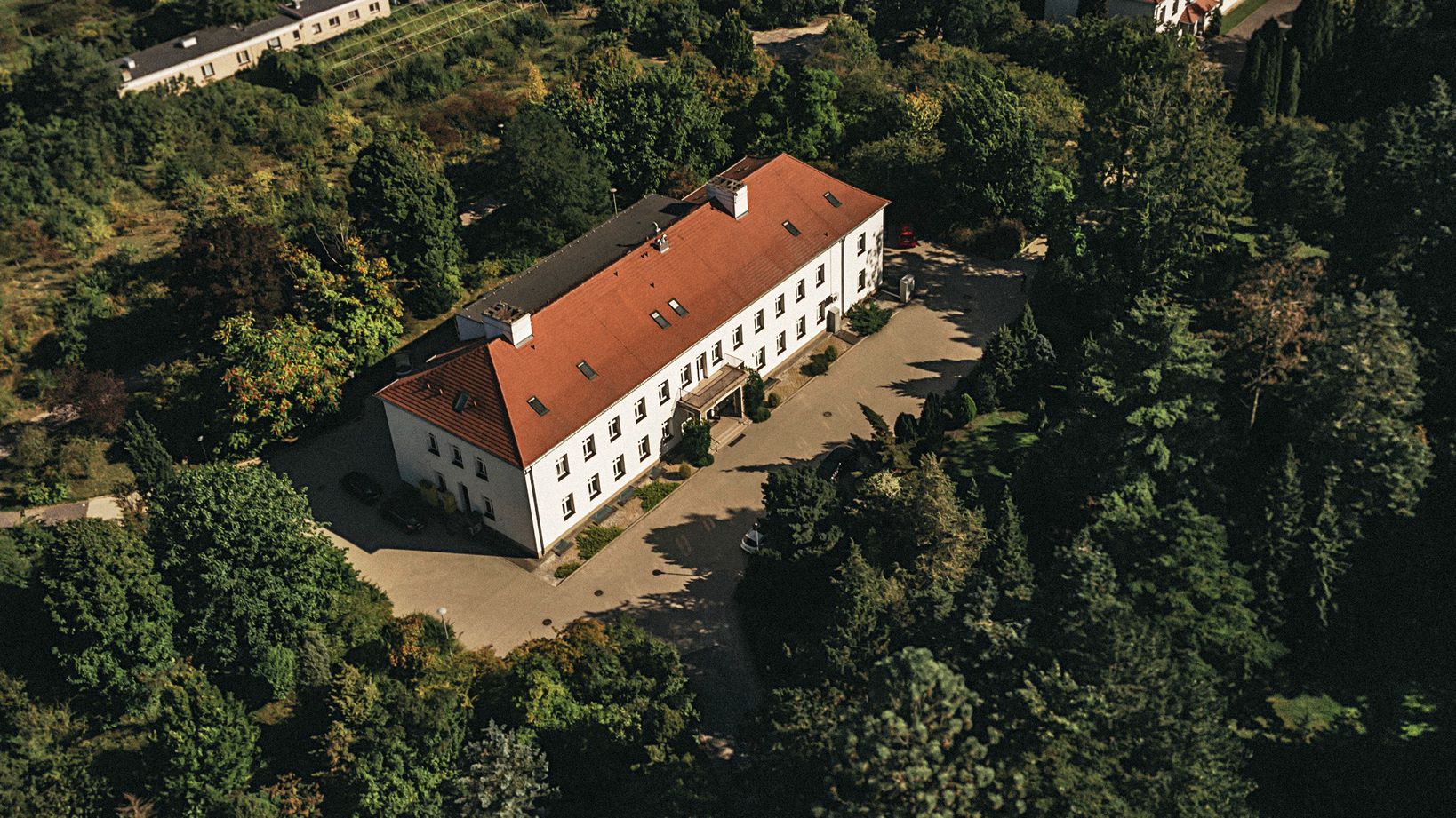 Kontakt - INSTYTUT DENDROLOGII